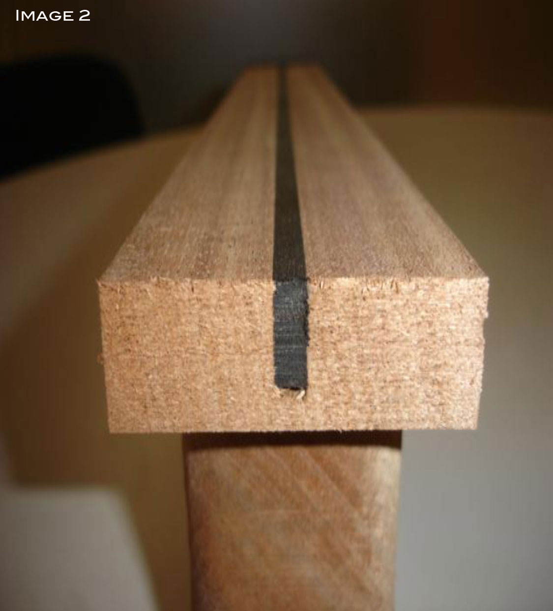 Alhambra’s Ebony reinforcement of the neck – Guitar From Spain